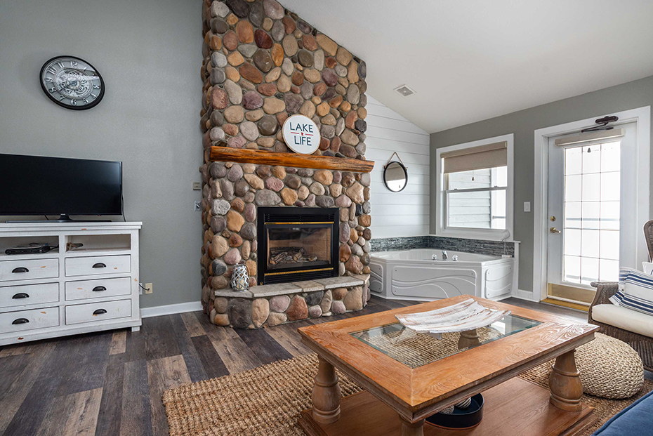 Gull Lake Packages & Offers at Quarterdeck Resort