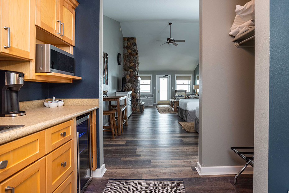 Gull Lake Packages & Offers at Quarterdeck Resort